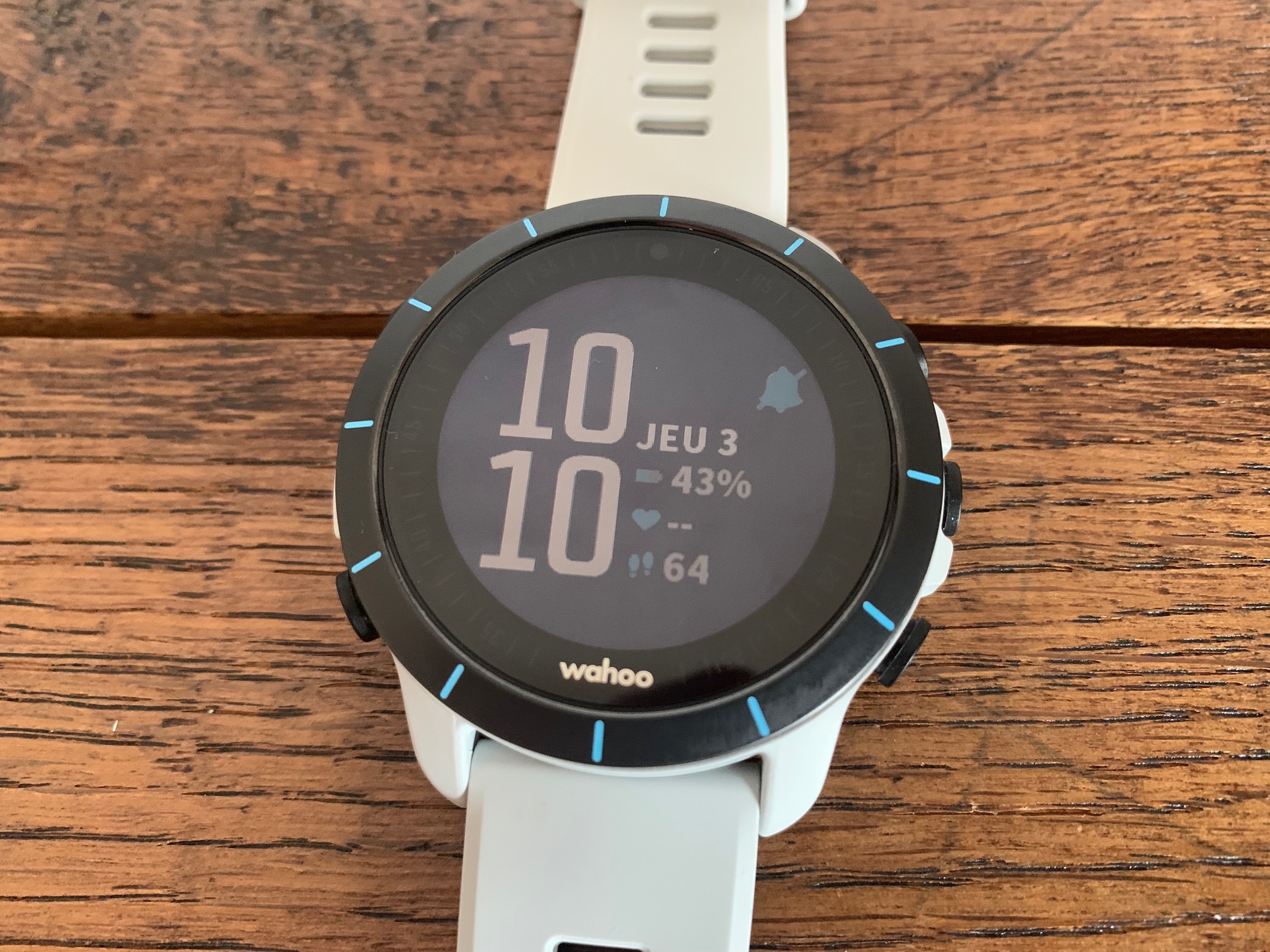 La montre de triathlon Wahoo Elemnt Rival : bien pour les mesures GPS ...